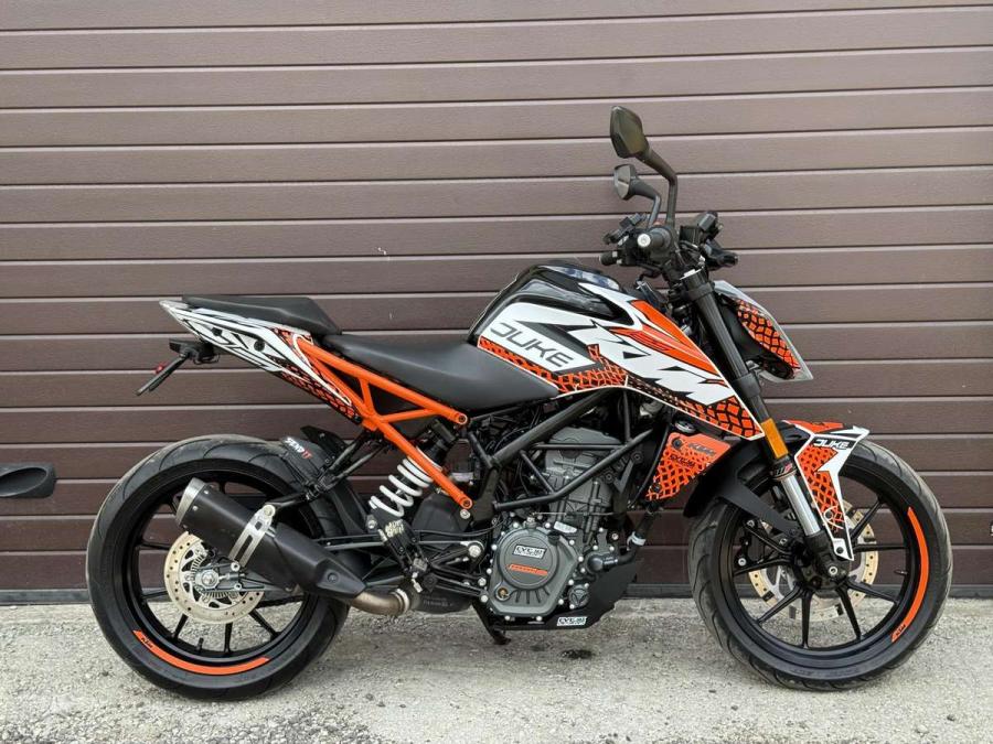 Balts KTM Duke 2018 Marijampole, ar dzinēja tilpumu 0.13 L un nobraukumu 19 tūkst. km par 2799 €, foto 13 vietnē AUTOMOTO.COM.LV