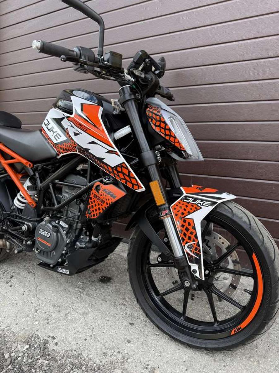 Balts KTM Duke 2018 Marijampole, ar dzinēja tilpumu 0.13 L un nobraukumu 19 tūkst. km par 2799 €, foto 15 vietnē AUTOMOTO.COM.LV