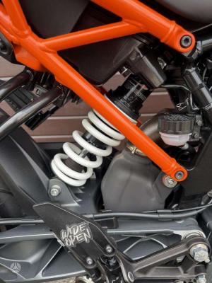 Balts KTM Duke 2018 Marijampole, ar dzinēja tilpumu 0.13 L un nobraukumu 19 tūkst. km par 2799 €, foto 17 vietnē AUTOMOTO.COM.LV