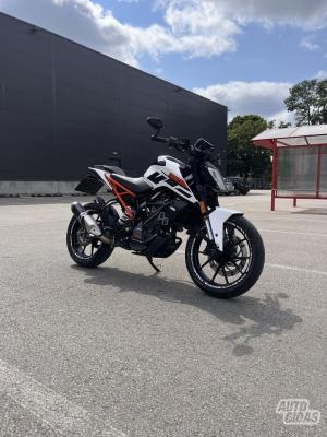 White KTM Duke 2018 in Kaunas, with an engine capacity of 0.13 L and mileage of 30 thousand km for 2350 €, photo 4 on AUTOMOTO.COM.LV
