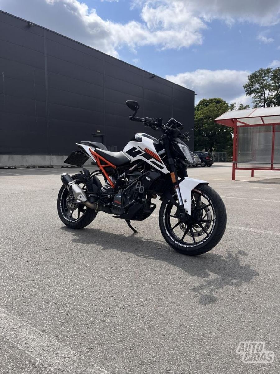 White KTM Duke 2018 in Kaunas, with an engine capacity of 0.13 L and mileage of 30 thousand km for 2350 €, photo 4 on AUTOMOTO.COM.LV