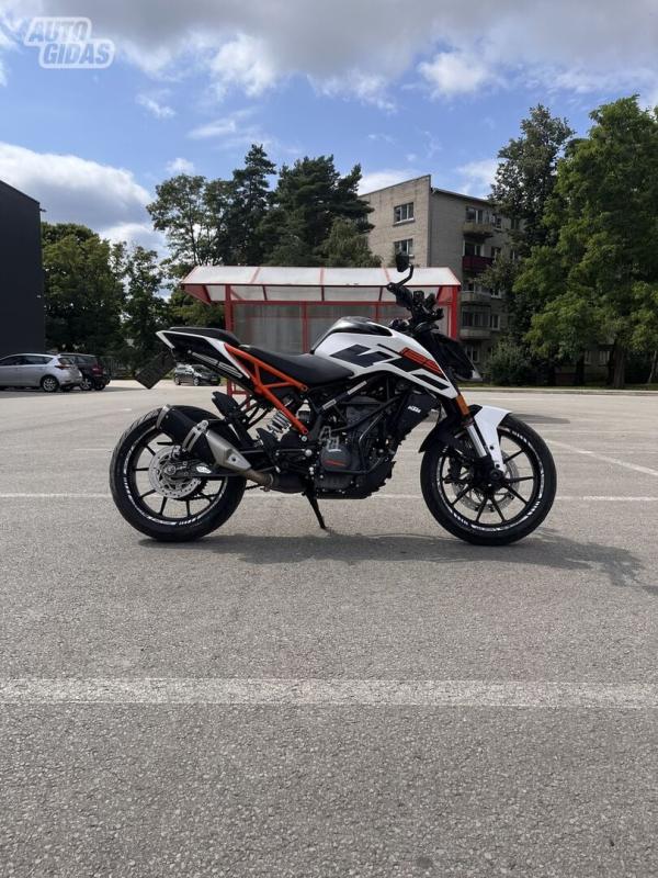 White KTM Duke 2018 in Kaunas, with an engine capacity of 0.13 L and mileage of 30 thousand km for 2350 €, photo 4 on AUTOMOTO.COM.LV