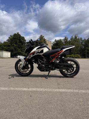 White KTM Duke 2018 in Kaunas, with an engine capacity of 0.13 L and mileage of 30 thousand km for 2350 €, photo 7 on AUTOMOTO.COM.LV