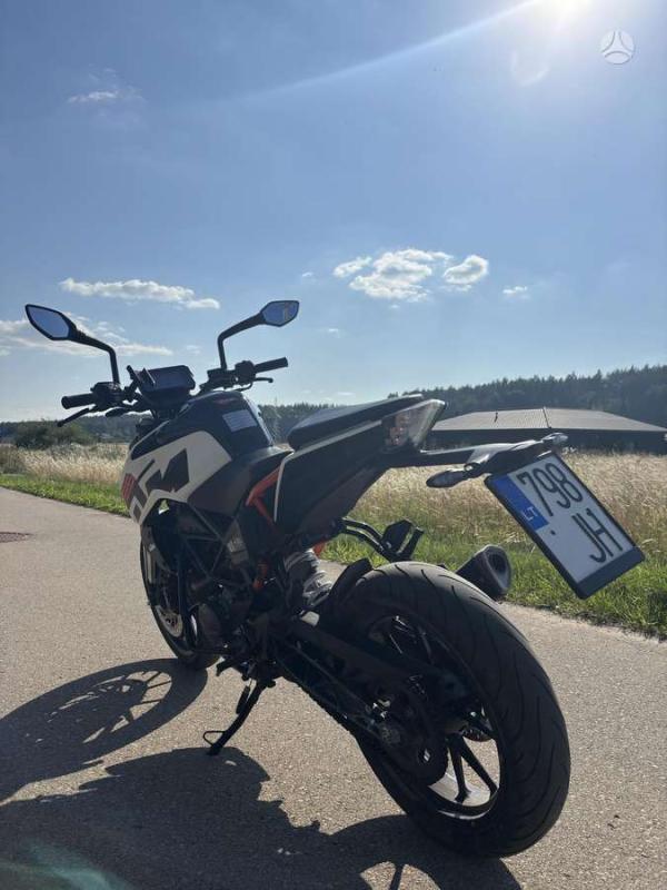 White KTM Duke 2018 in Druskininkai, with an engine capacity of 0.13 L and mileage of 14 thousand km for 2400 €, photo 6 on AUTOMOTO.COM.LV
