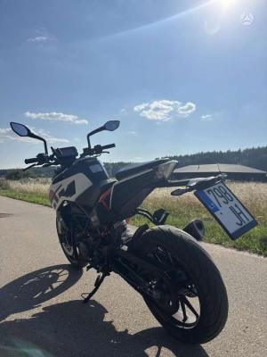 White KTM Duke 2018 in Druskininkai, with an engine capacity of 0.13 L and mileage of 14 thousand km for 2400 €, photo 7 on AUTOMOTO.COM.LV