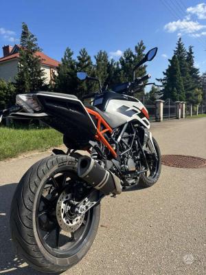 White KTM Duke 2018 in Druskininkai, with an engine capacity of 0.13 L and mileage of 14 thousand km for 2400 €, photo 8 on AUTOMOTO.COM.LV