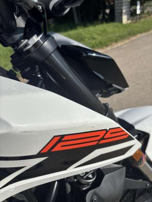 White KTM Duke 2018 in Druskininkai, with an engine capacity of 0.13 L and mileage of 14 thousand km for 2400 €, photo 9 on AUTOMOTO.COM.LV