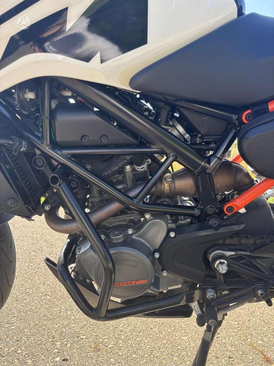 White KTM Duke 2018 in Druskininkai, with an engine capacity of 0.13 L and mileage of 14 thousand km for 2400 €, photo 11 on AUTOMOTO.COM.LV