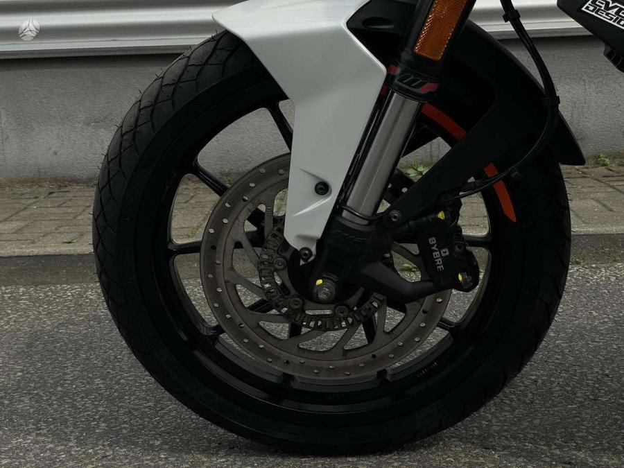 White KTM Duke 2018 in Vilnius, with an engine capacity of 0.13 L and mileage of 29 thousand km for 2300 €, photo 5 on AUTOMOTO.COM.LV