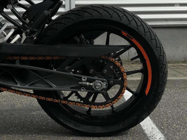 White KTM Duke 2018 in Vilnius, with an engine capacity of 0.13 L and mileage of 29 thousand km for 2300 €, photo 6 on AUTOMOTO.COM.LV
