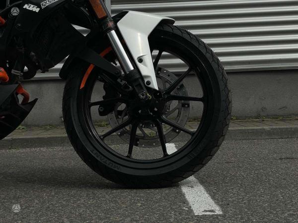 White KTM Duke 2018 in Vilnius, with an engine capacity of 0.13 L and mileage of 29 thousand km for 2300 €, photo 7 on AUTOMOTO.COM.LV