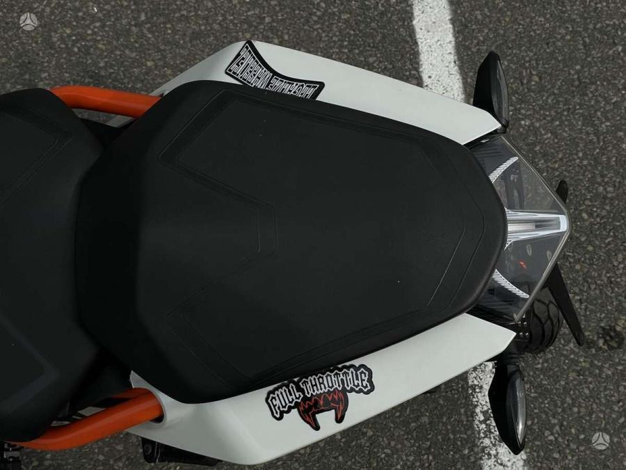 White KTM Duke 2018 in Vilnius, with an engine capacity of 0.13 L and mileage of 29 thousand km for 2300 €, photo 13 on AUTOMOTO.COM.LV