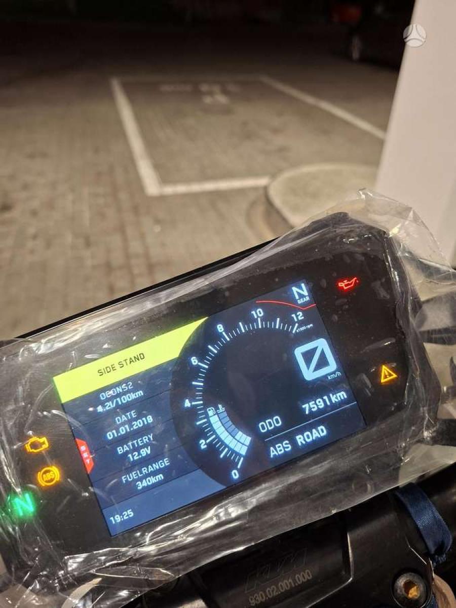 Белый КТМ Дюк 2019 в Кретинга, объемом двигателя 0.13 л и пробегом 8 тыс. км за 4500 €, фото 5 на AUTOMOTO.COM.LV