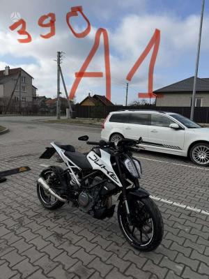 White KTM Duke 2019 in Kretinga, with an engine capacity of 0.13 L and mileage of 6 thousand km for 3999 €, photo  on AUTOMOTO.COM.LV