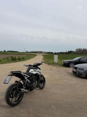 White KTM Duke 2019 in Kretinga, with an engine capacity of 0.13 L and mileage of 6 thousand km for 3999 €, photo 3 on AUTOMOTO.COM.LV