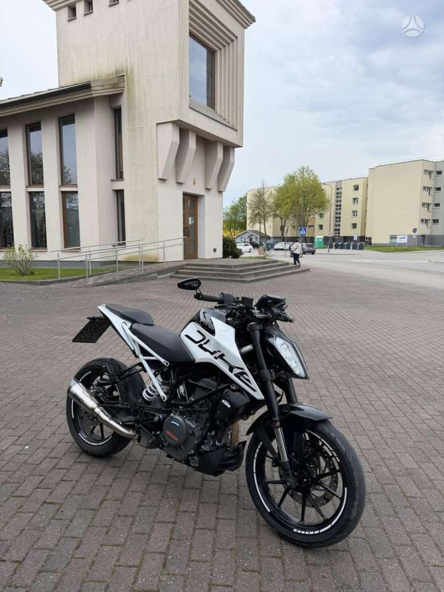 White KTM Duke 2019 in Kretinga, with an engine capacity of 0.13 L and mileage of 6 thousand km for 3999 €, photo 5 on AUTOMOTO.COM.LV