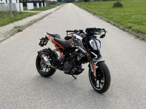 White KTM Duke 2019 in Marijampole, with an engine capacity of 0.13 L and mileage of 12 thousand km for 2440 €, photo 3 on AUTOMOTO.COM.LV