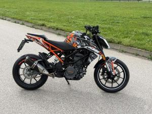 White KTM Duke 2019 in Marijampole, with an engine capacity of 0.13 L and mileage of 12 thousand km for 2440 €, photo 5 on AUTOMOTO.COM.LV