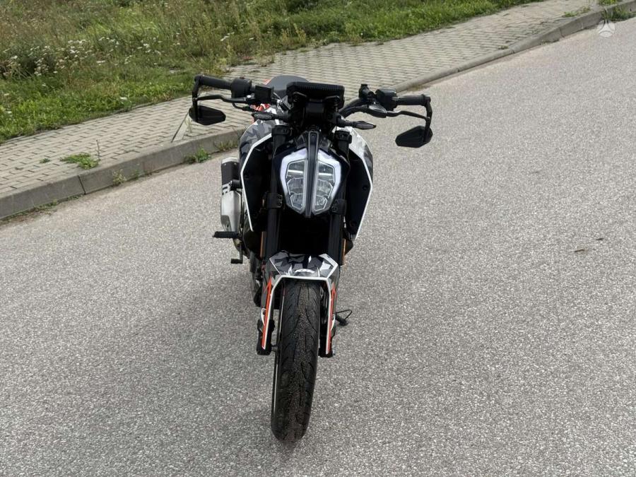 White KTM Duke 2019 in Marijampole, with an engine capacity of 0.13 L and mileage of 12 thousand km for 2440 €, photo 6 on AUTOMOTO.COM.LV