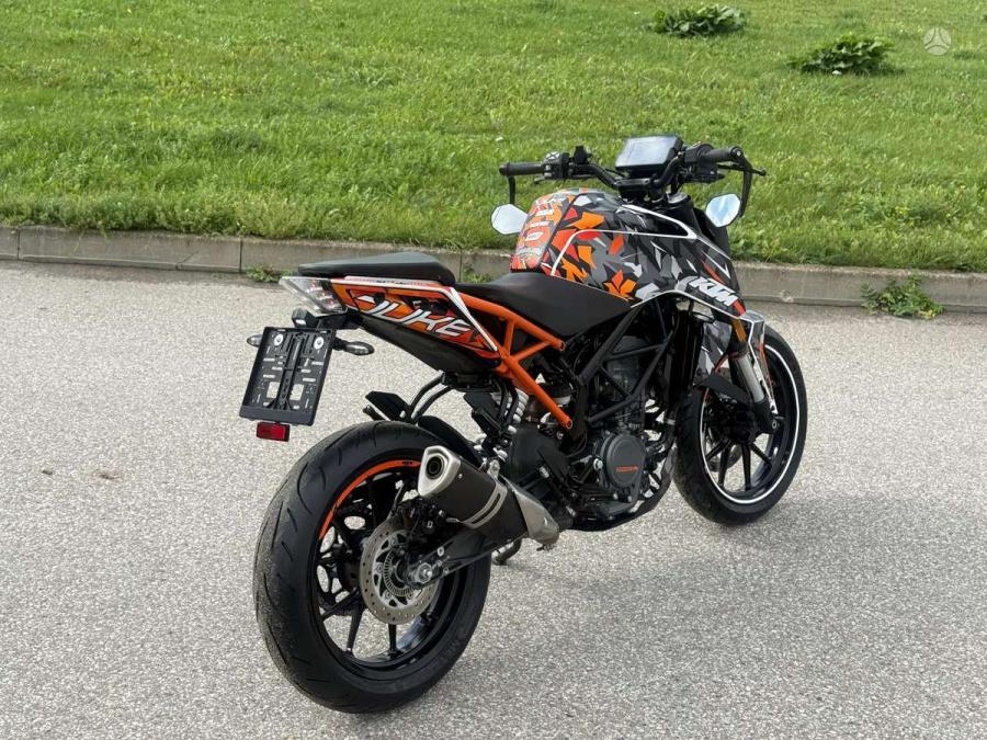 White KTM Duke 2019 in Marijampole, with an engine capacity of 0.13 L and mileage of 12 thousand km for 2440 €, photo 7 on AUTOMOTO.COM.LV