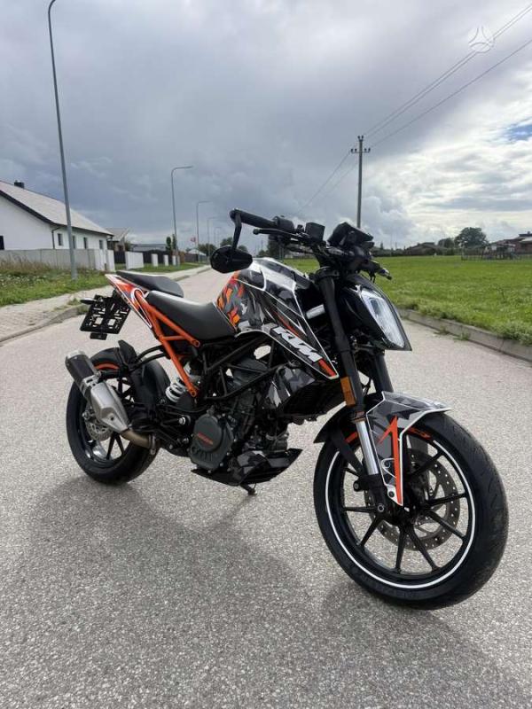 KTM Duke 2019 in Marijampole on AUTOMOTO.COM.LV White KTM Duke 2019 in Marijampole, with an engine capacity of 0.13 L and mileage of 12 thousand km for 2440 €, photo 8 on AUTOMOTO.COM.LV