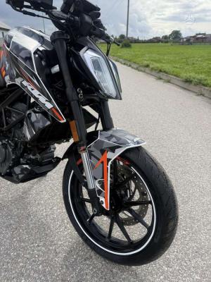 White KTM Duke 2019 in Marijampole, with an engine capacity of 0.13 L and mileage of 12 thousand km for 2440 €, photo 9 on AUTOMOTO.COM.LV