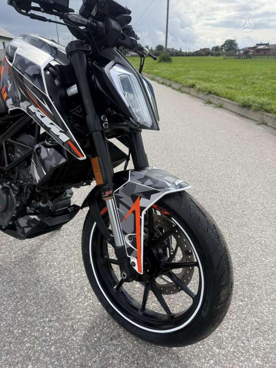 White KTM Duke 2019 in Marijampole, with an engine capacity of 0.13 L and mileage of 12 thousand km for 2440 €, photo 9 on AUTOMOTO.COM.LV