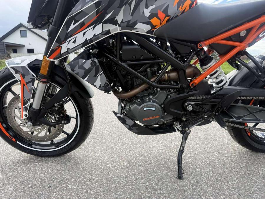 White KTM Duke 2019 in Marijampole, with an engine capacity of 0.13 L and mileage of 12 thousand km for 2440 €, photo 23 on AUTOMOTO.COM.LV