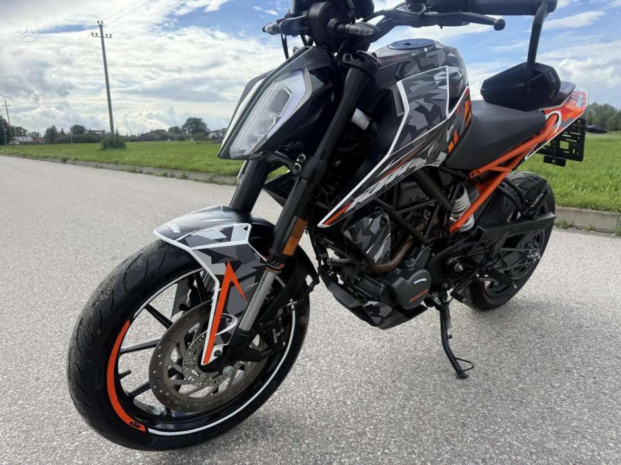 White KTM Duke 2019 in Marijampole, with an engine capacity of 0.13 L and mileage of 12 thousand km for 2440 €, photo 24 on AUTOMOTO.COM.LV
