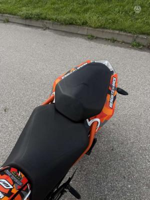 White KTM Duke 2019 in Marijampole, with an engine capacity of 0.13 L and mileage of 12 thousand km for 2440 €, photo 25 on AUTOMOTO.COM.LV