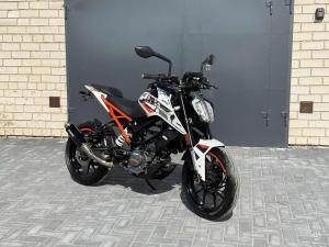 White KTM Duke 2019 in Vilkaviskis, with an engine capacity of 0.13 L and mileage of 28 thousand km for 2330 €, photo 3 on AUTOMOTO.COM.LV