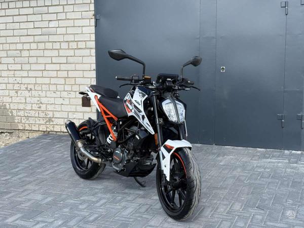 White KTM Duke 2019 in Vilkaviskis, with an engine capacity of 0.13 L and mileage of 28 thousand km for 2330 €, photo 4 on AUTOMOTO.COM.LV