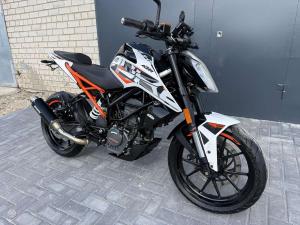 White KTM Duke 2019 in Vilkaviskis, with an engine capacity of 0.13 L and mileage of 28 thousand km for 2330 €, photo 6 on AUTOMOTO.COM.LV