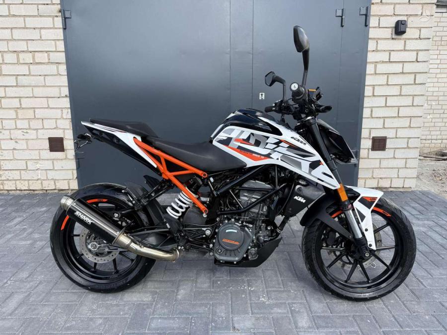 White KTM Duke 2019 in Vilkaviskis, with an engine capacity of 0.13 L and mileage of 28 thousand km for 2330 €, photo 7 on AUTOMOTO.COM.LV