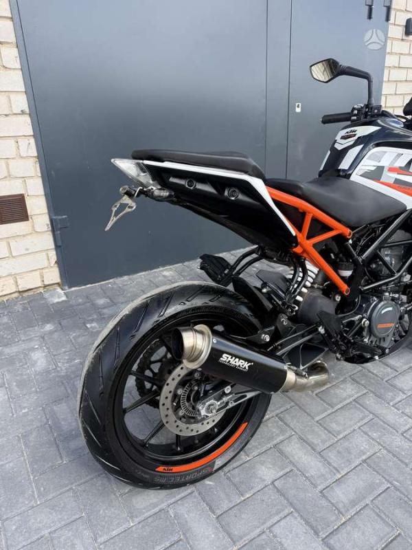 White KTM Duke 2019 in Vilkaviskis, with an engine capacity of 0.13 L and mileage of 28 thousand km for 2330 €, photo 8 on AUTOMOTO.COM.LV