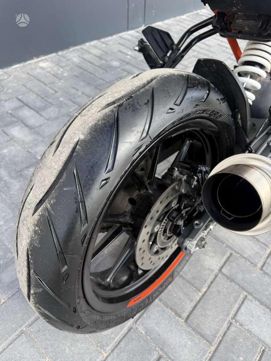 White KTM Duke 2019 in Vilkaviskis, with an engine capacity of 0.13 L and mileage of 28 thousand km for 2330 €, photo 10 on AUTOMOTO.COM.LV