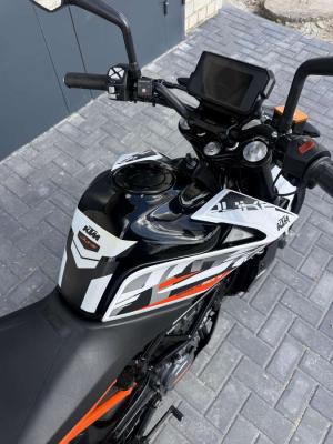 White KTM Duke 2019 in Vilkaviskis, with an engine capacity of 0.13 L and mileage of 28 thousand km for 2330 €, photo 11 on AUTOMOTO.COM.LV