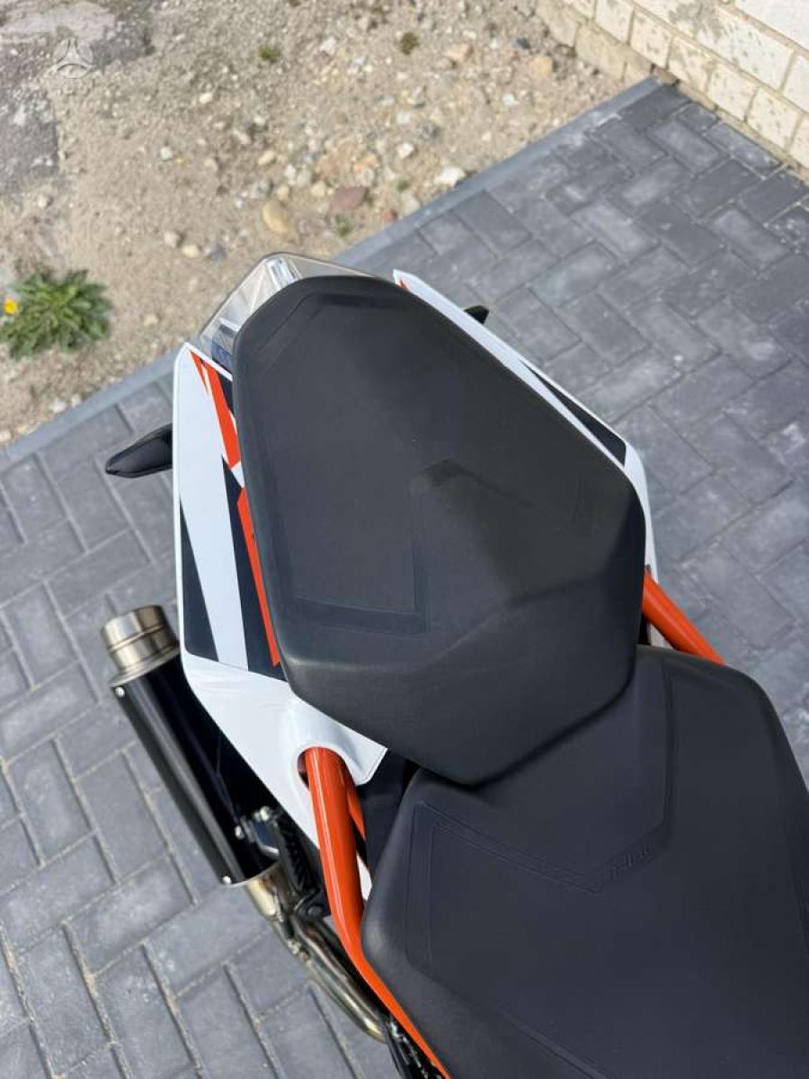 White KTM Duke 2019 in Vilkaviskis, with an engine capacity of 0.13 L and mileage of 28 thousand km for 2330 €, photo 12 on AUTOMOTO.COM.LV
