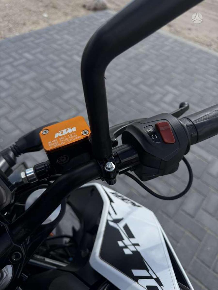 White KTM Duke 2019 in Vilkaviskis, with an engine capacity of 0.13 L and mileage of 28 thousand km for 2330 €, photo 15 on AUTOMOTO.COM.LV