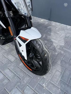 White KTM Duke 2019 in Vilkaviskis, with an engine capacity of 0.13 L and mileage of 28 thousand km for 2330 €, photo 16 on AUTOMOTO.COM.LV