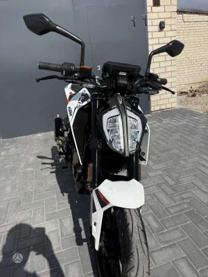 White KTM Duke 2019 in Vilkaviskis, with an engine capacity of 0.13 L and mileage of 28 thousand km for 2330 €, photo 18 on AUTOMOTO.COM.LV