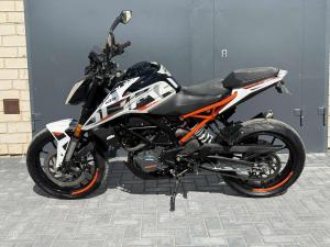 White KTM Duke 2019 in Vilkaviskis, with an engine capacity of 0.13 L and mileage of 28 thousand km for 2330 €, photo 19 on AUTOMOTO.COM.LV