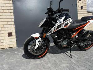White KTM Duke 2019 in Vilkaviskis, with an engine capacity of 0.13 L and mileage of 28 thousand km for 2330 €, photo 20 on AUTOMOTO.COM.LV