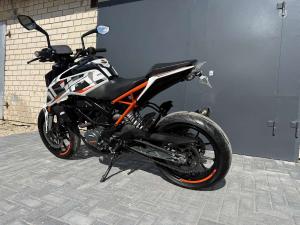 White KTM Duke 2019 in Vilkaviskis, with an engine capacity of 0.13 L and mileage of 28 thousand km for 2330 €, photo 21 on AUTOMOTO.COM.LV