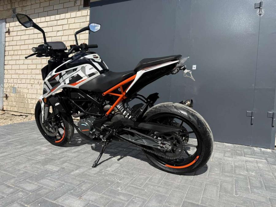 White KTM Duke 2019 in Vilkaviskis, with an engine capacity of 0.13 L and mileage of 28 thousand km for 2330 €, photo 21 on AUTOMOTO.COM.LV