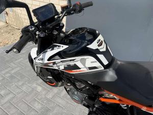 White KTM Duke 2019 in Vilkaviskis, with an engine capacity of 0.13 L and mileage of 28 thousand km for 2330 €, photo 23 on AUTOMOTO.COM.LV