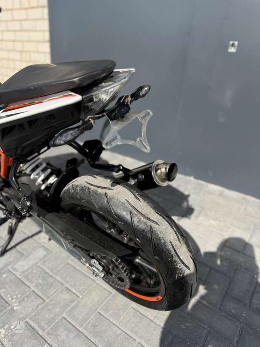 White KTM Duke 2019 in Vilkaviskis, with an engine capacity of 0.13 L and mileage of 28 thousand km for 2330 €, photo 25 on AUTOMOTO.COM.LV