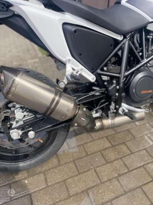 White KTM Duke 2019 in Siauliai, with an engine capacity of 0.69 L and mileage of 8 thousand km for 3700 €, photo 3 on AUTOMOTO.COM.LV