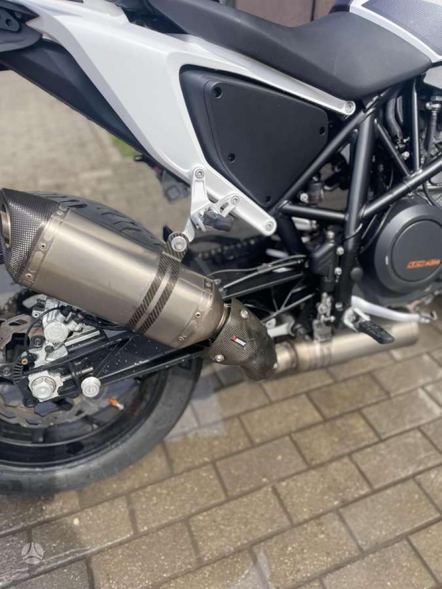 White KTM Duke 2019 in Siauliai, with an engine capacity of 0.69 L and mileage of 8 thousand km for 3700 €, photo 3 on AUTOMOTO.COM.LV