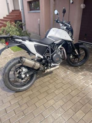 White KTM Duke 2019 in Siauliai, with an engine capacity of 0.69 L and mileage of 8 thousand km for 3700 €, photo 4 on AUTOMOTO.COM.LV